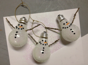 Beautiful Ideas On How To Decorate With Repurposed Light Bulbs