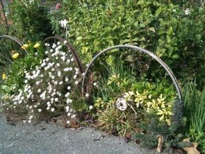21 Awesomely Creative DIY Crafts Re-purposing Bike Rims