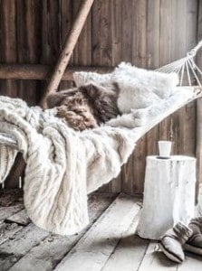 21 Ideas On How To Add The Cozy Feel To Your Home In The Rainy Season
