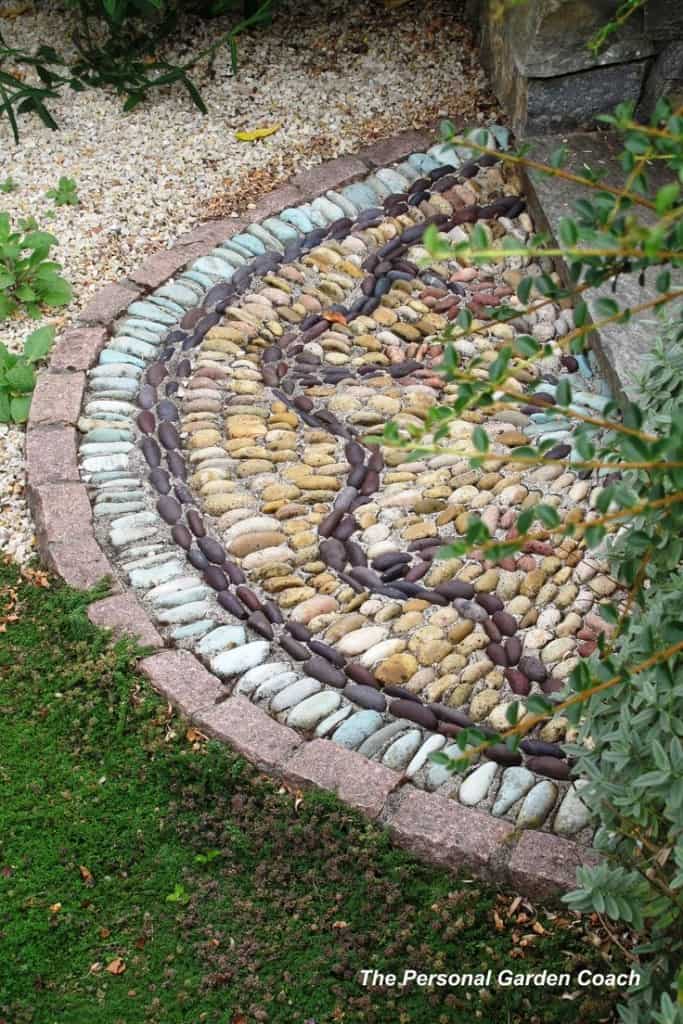 29 Garden Pathway Pebble Mosaic Ideas For Your Home Surroundings