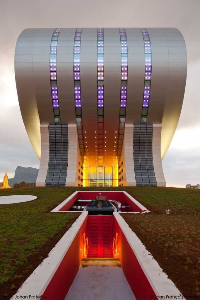 45 Famous Buildings In The World With Unconventional Architecture