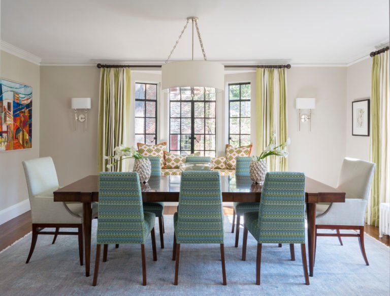 20 Fantastic Traditional Dining Room Interiors That Sparkle With Elegance