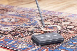 7 Best Non-Electric Vacuum Sweepers | Reviews + Guide