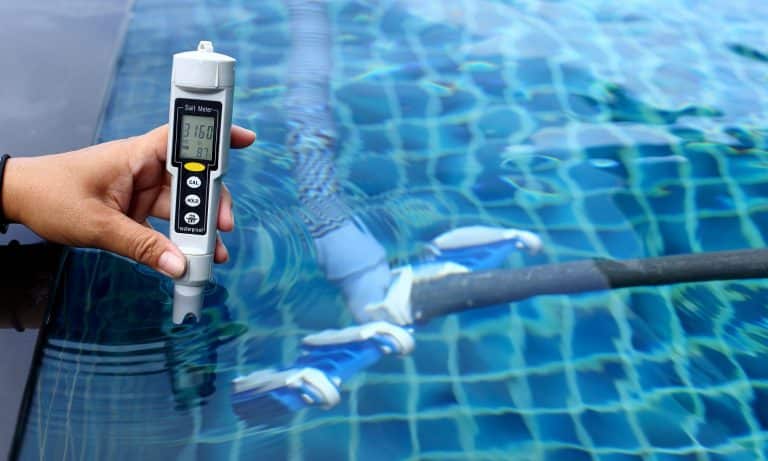 4 Best Auto Chlorinators For Pool Of 2023 [Reviews]