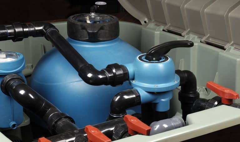 4 Best Auto Chlorinators For Pool Of 2023 [Reviews]