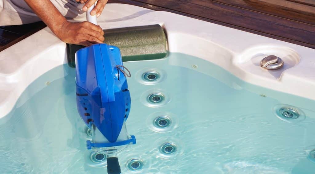 5 Best Auto Chlorinators For Pool Of 2021 [Reviews]
