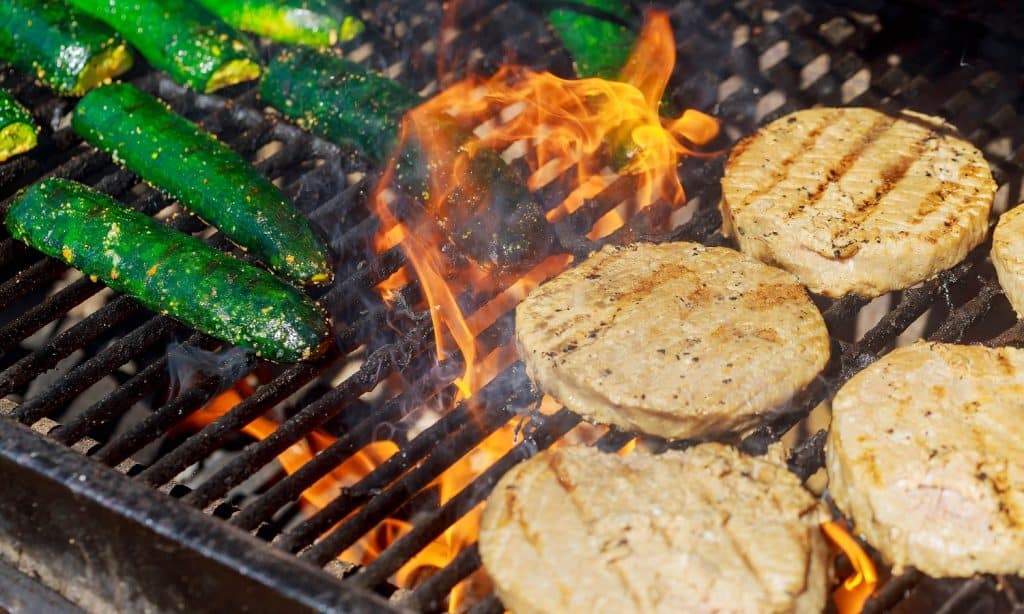 7 Tips For Smoking Meat With An Electric Smoker