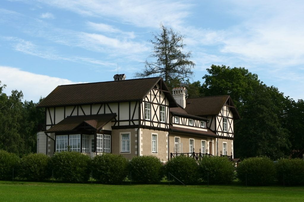 23 Hip Roof Types & Styles For Your Future Home