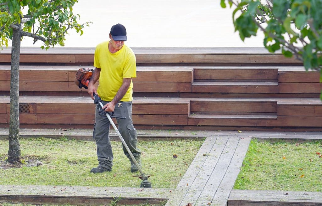 13 Best Weed Eater String [Reviewed+Buyer's Guide]