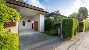 5 Best Solar Address Signs & Plaques To Consider