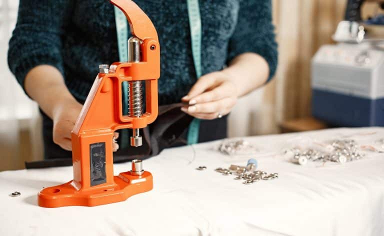 6 Best Button Maker Machine [Reviews & Buyer's Guide]