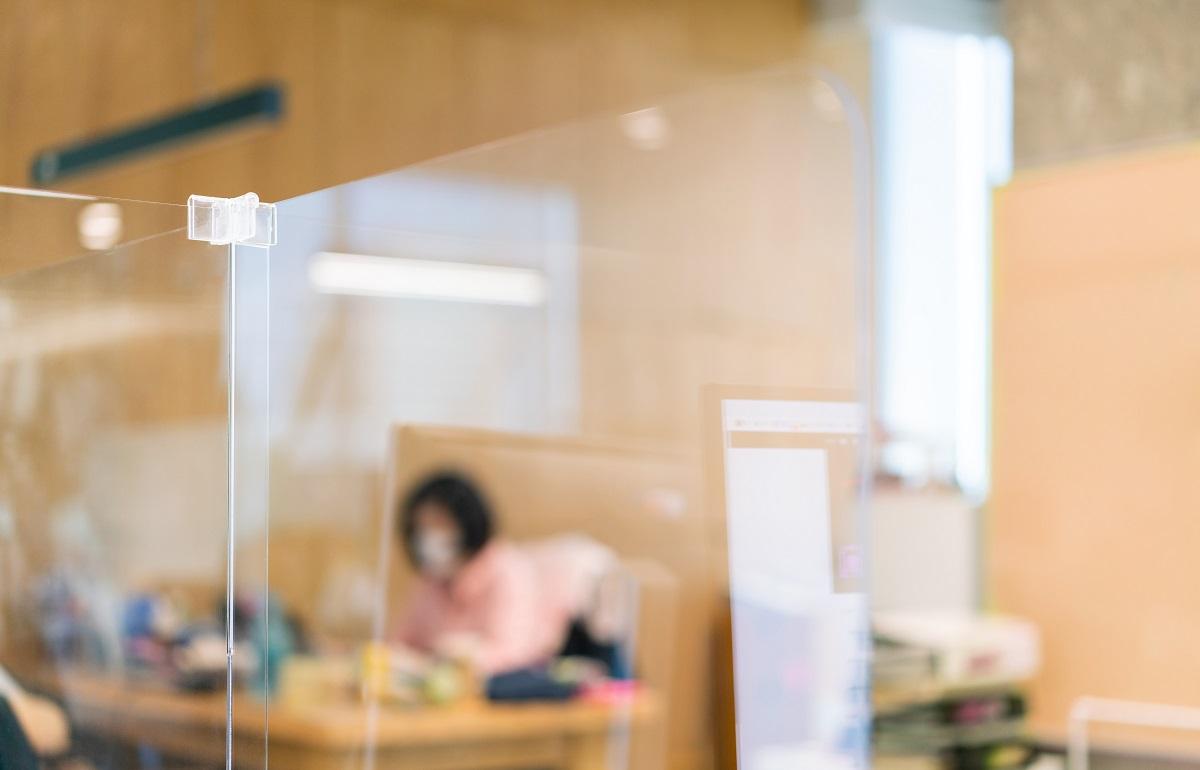 8 Best Glue For Acrylic Plexiglass | Reviews + Guide