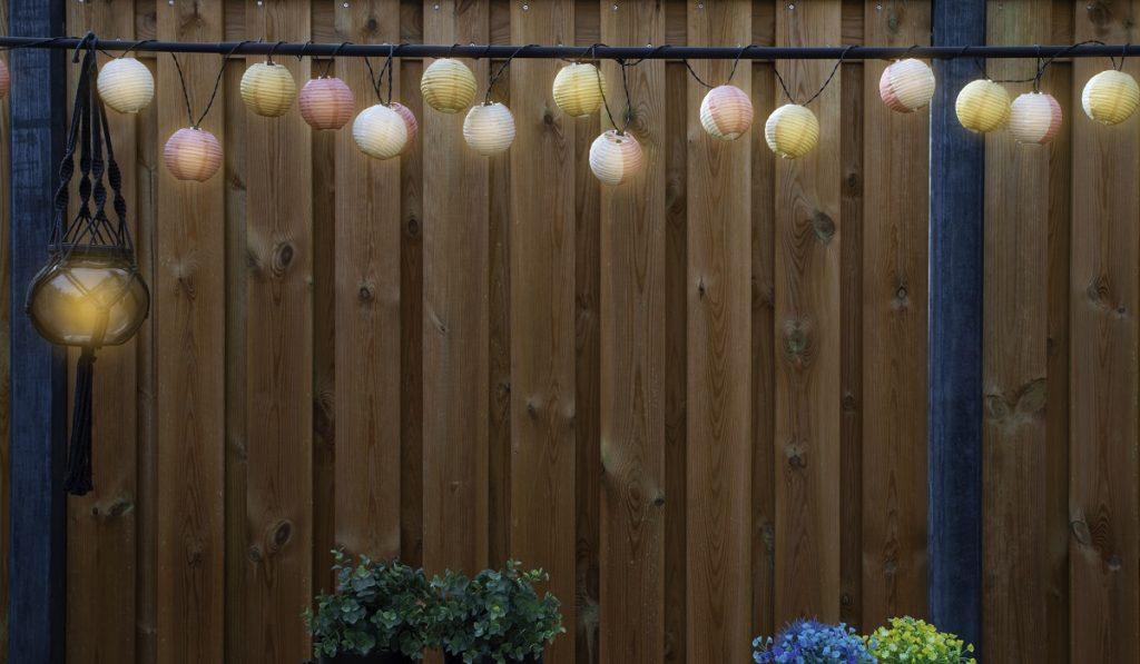 18 Best Solar Fence Lights | Reviews+Buyer's Guide