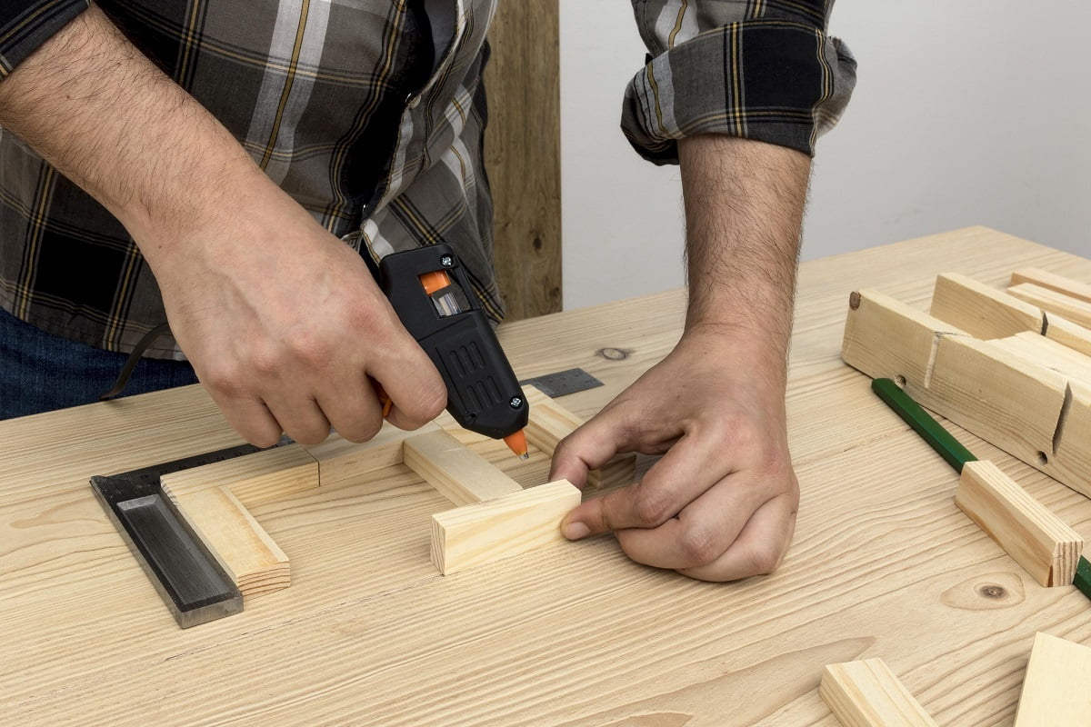 Polyurethane Glue 101 | All You Need To Know + Buyer’s Guide