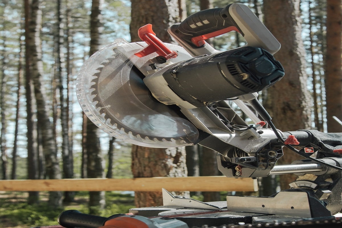 Miter Saw Vs. Circular Saw [Differences+Winner]