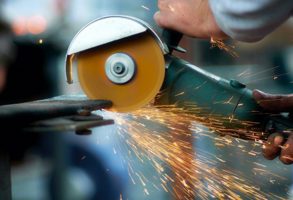 What Angle Grinder Blade Cuts Metal? | Things You Should Know