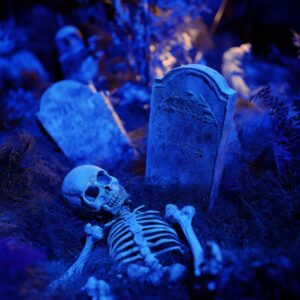 30 Haunted House Décor Ideas For A Spooky Halloween