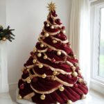 20 Red Christmas Trees Making A Striking Statement This Holiday Season